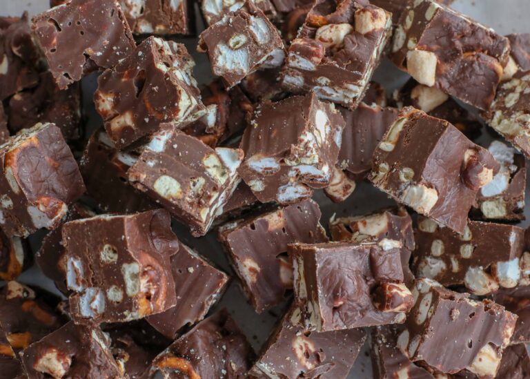 Chocolate Covered Pretzel Fudge - Barefeet in the Kitchen